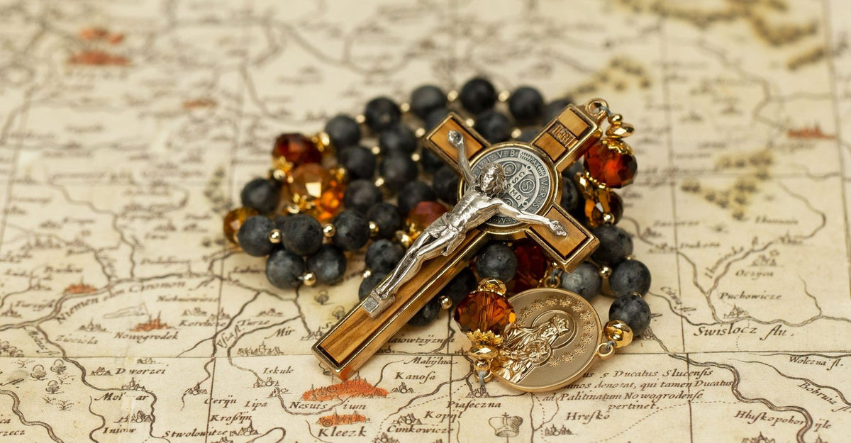 The Crucifix: Catholic Meaning and Symbolism – Theotokos Rosaries