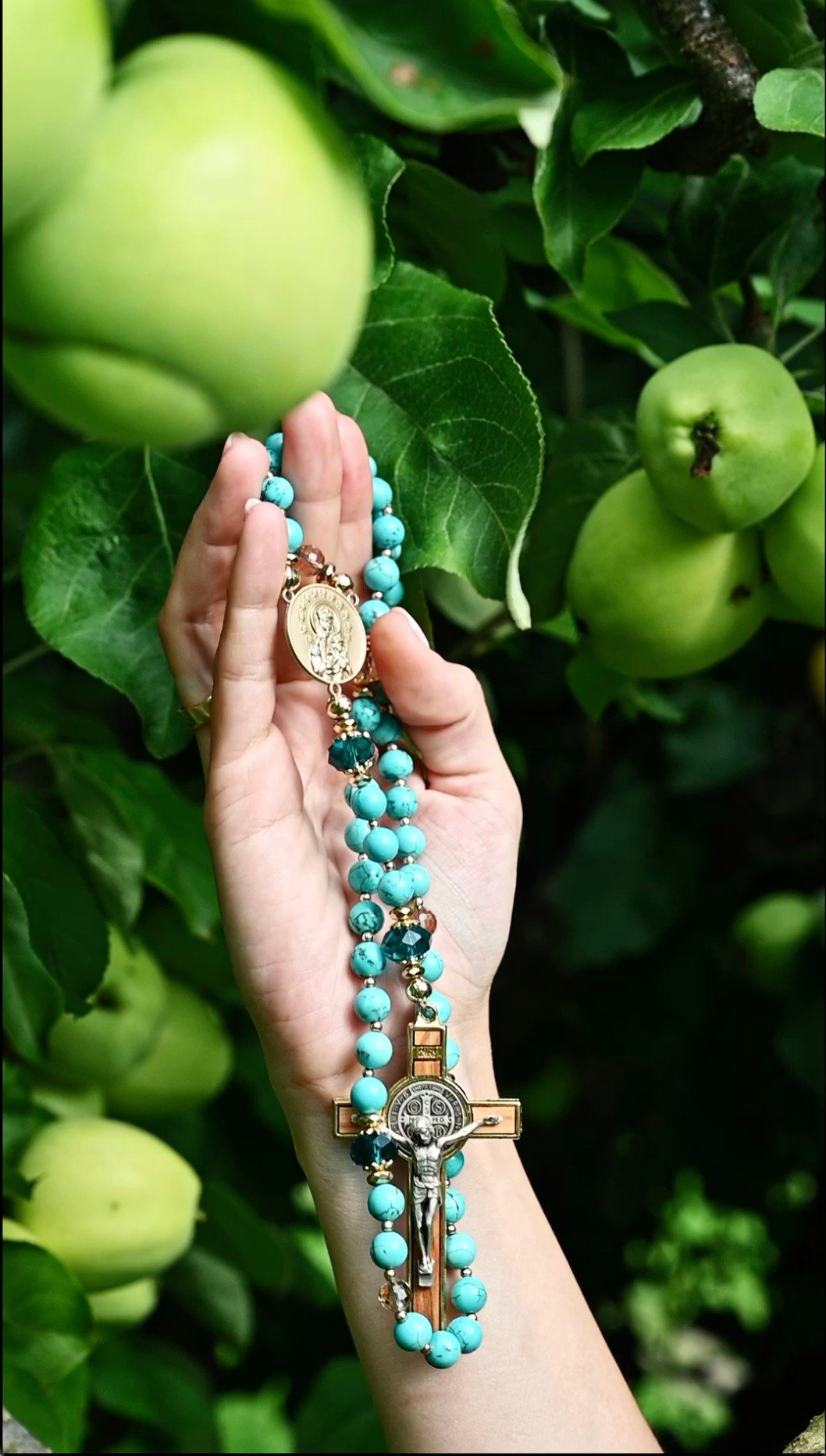 The Power of Praying the Rosary: A Catholic Month of Devotion ...